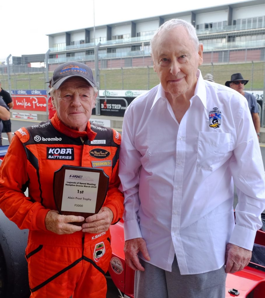 FROM ONE LEGEND TO ANOTHER – MCRAE PRESENTS F5000 RACE TROPHY TO SMITH